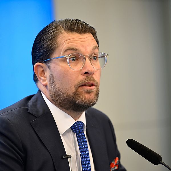 Partiledarna möts i riksdagsdebatt | SVT Nyheter