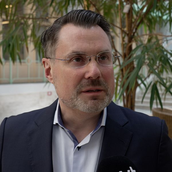 Historiskt skifte när Fred Wallenberg tar plats i Investor | SVT Nyheter