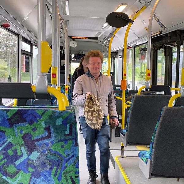 18 busslinjer i Stockholms län dras in – resenären: ”Ett förfärligt ...