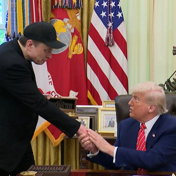 Donald Trump och Elon Musk i ordkrig | SVT Nyheter