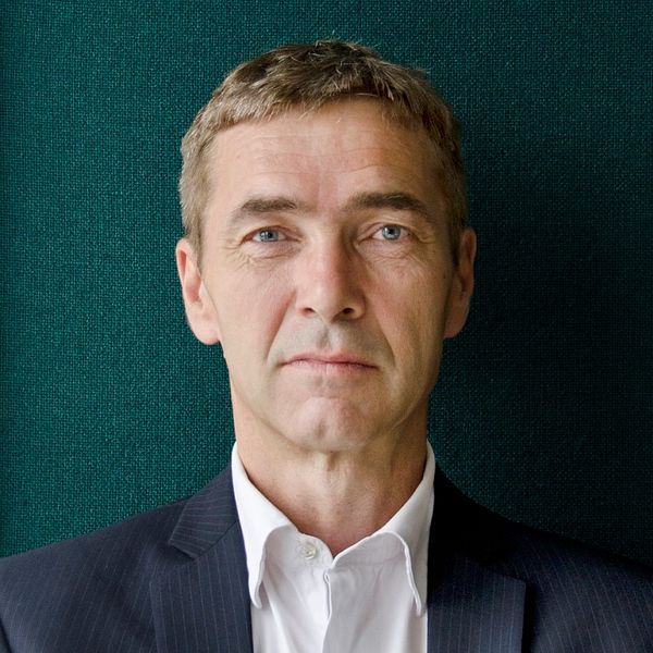 Två bilar i olycka på E18 utanför Kristinehamn – tre personer förda ...