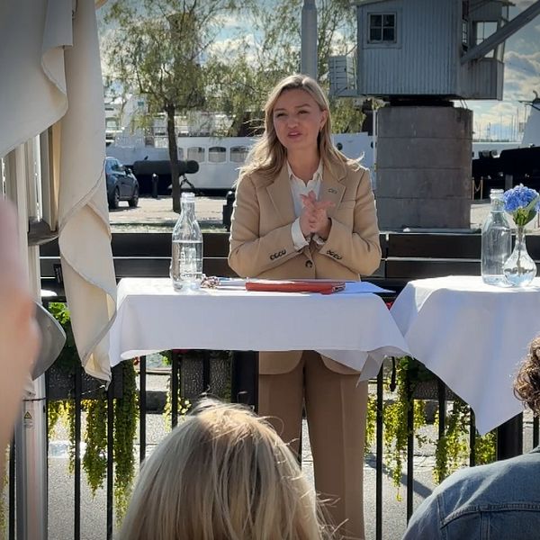 Influencern Isa Östling öppnar upp om transresan – i SVT-intervju med ...