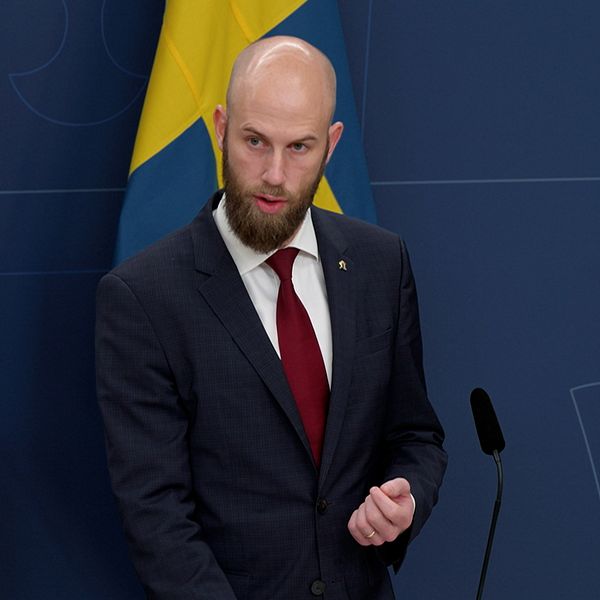 Nya generaldirektören för MSB: ”Hela samhället rustar för krig” | SVT Nyheter