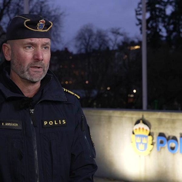 Vittnet: ”Det är så sjukt och mörkt” – Buss har rammat busskur – flera ...