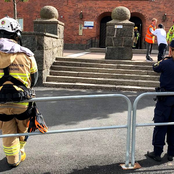 Rambergsskolan utrymd efter misstänkt utsläpp | SVT Nyheter