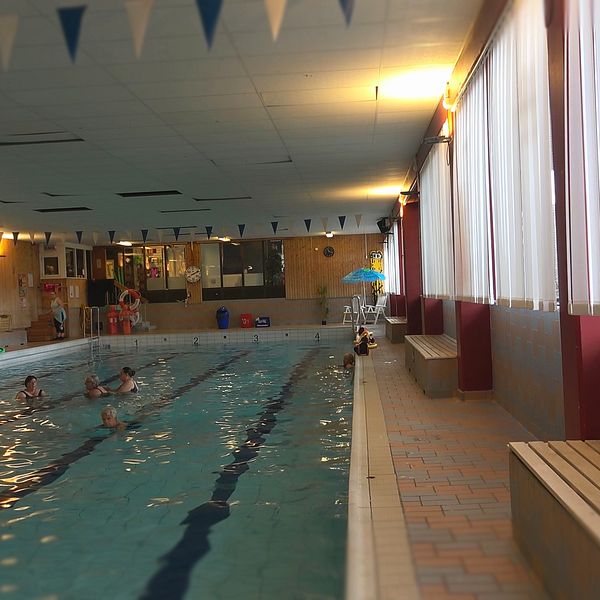 Stridsfrågan i Salem: Ska simhallen rivas eller renoveras? | SVT Nyheter