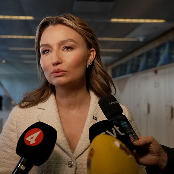 Ebba Busch kritiserar Sara Skyttedal efter narkotikauttalande | SVT Nyheter