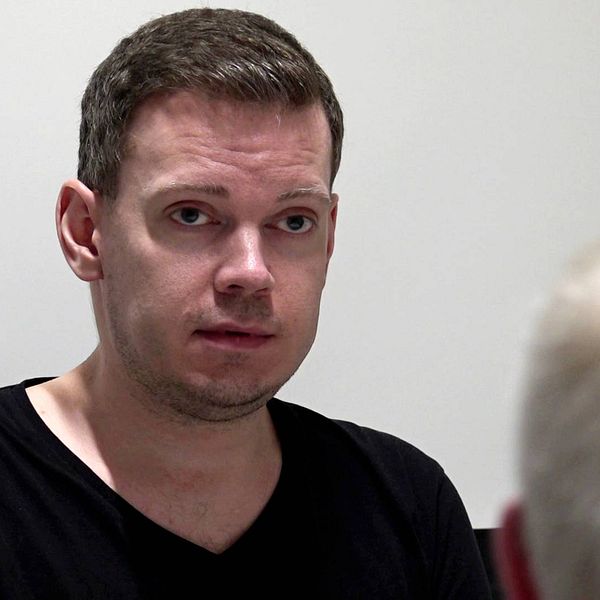 Fredrik var fast i ett spelmissbruk i tio år | SVT Nyheter