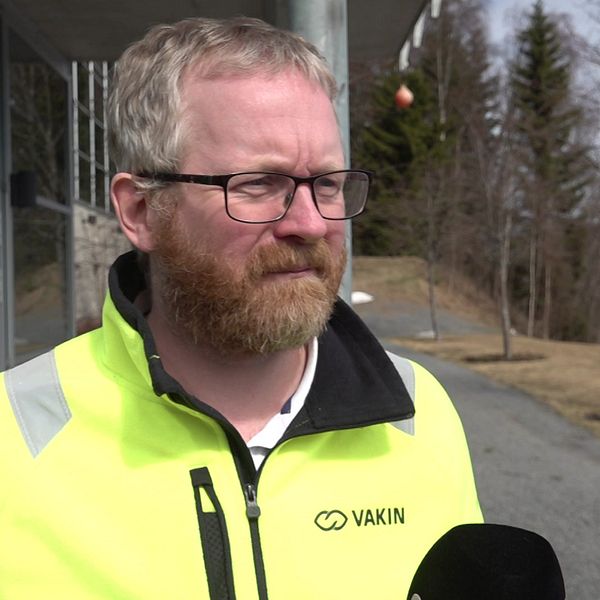 Avloppsvatten rinner ut i Tavelsjön – Kurt Johansson bor precis vid ...