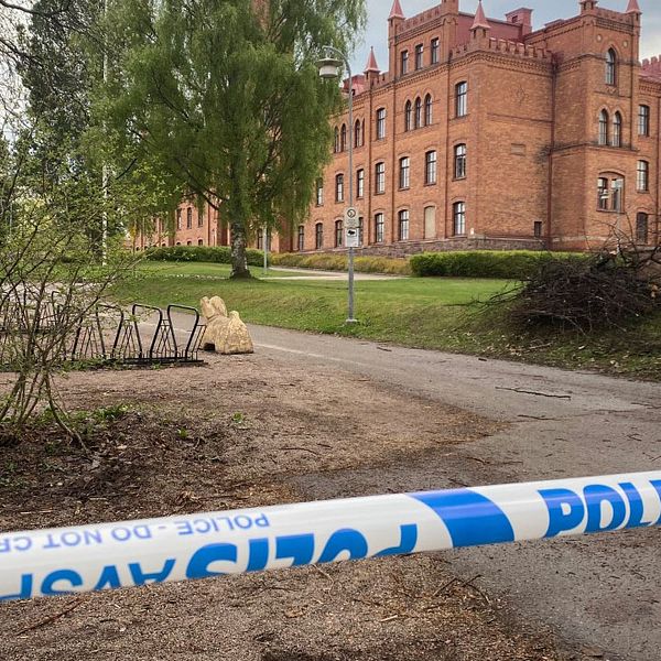 Vallbacksskolan öppnar igen – spärrades av efter bombhot | SVT Nyheter