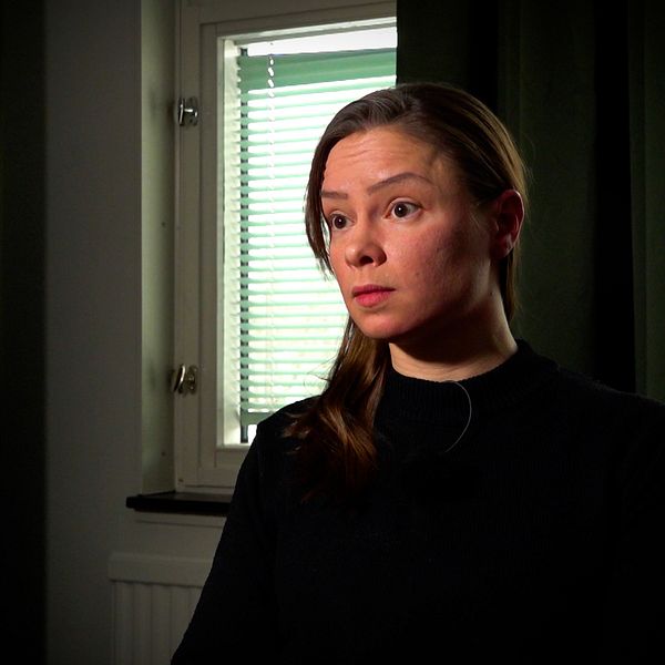 Elsa får flytta hem till sin pappa – efter LVU-beslut | SVT Nyheter