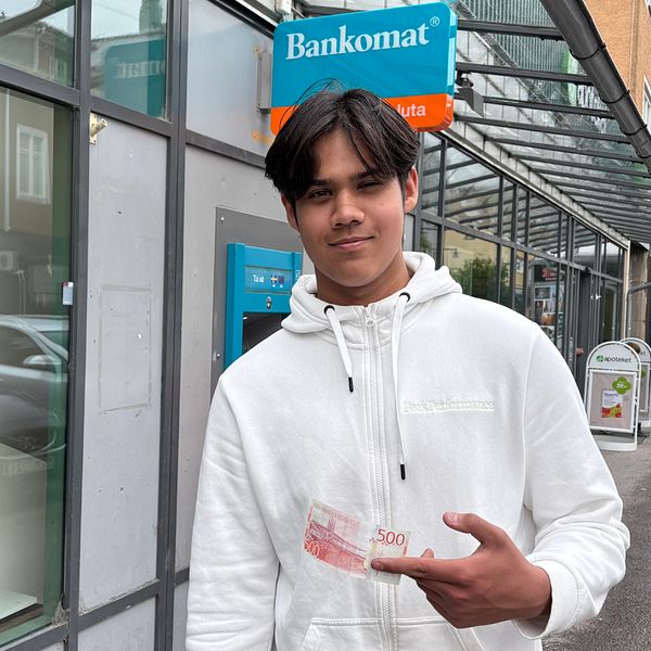 Bankomater utan sedlar – det beror problemen på | SVT Nyheter