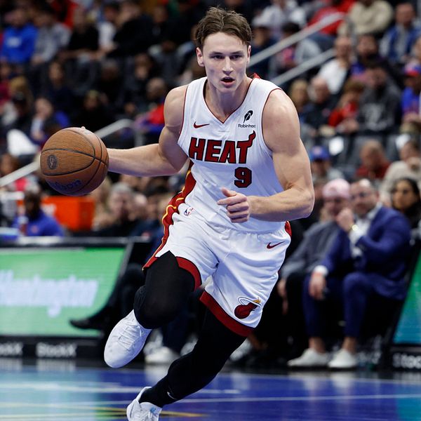 Basket: LeBron James förlänger – skriver NBA-historia | SVT Sport