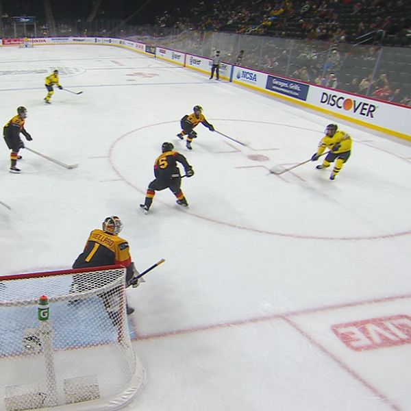 Ishockey: Ett besökarinlägg i ”Sverige ställs mot Slovakien i JVM ...