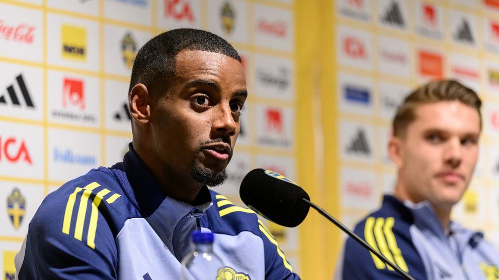 Fotboll: Alexander Isak: ”Delar inte exakt samma bild” | SVT Sport