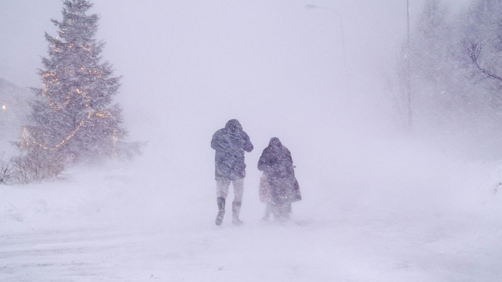 Två personer har omkommit i stormen – Stormen Johannes drar in över ...
