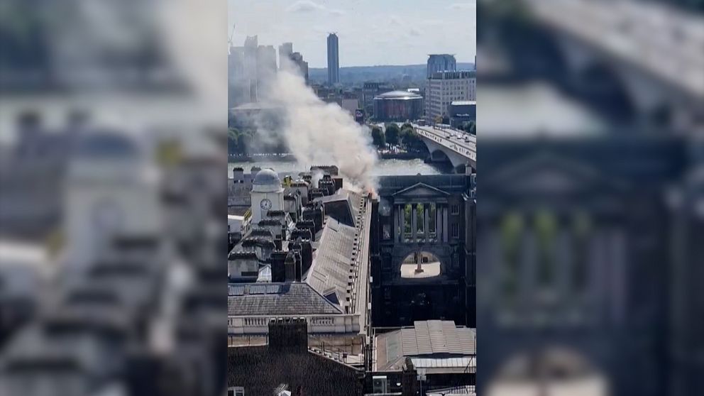 Brand i anrika byggnaden Somerset house i London – över hundra brandmän ...