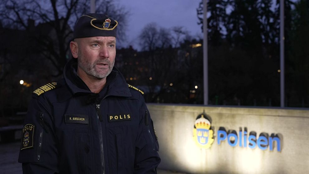 Buss har rammat busskur – flera döda och skadade | SVT Nyheter