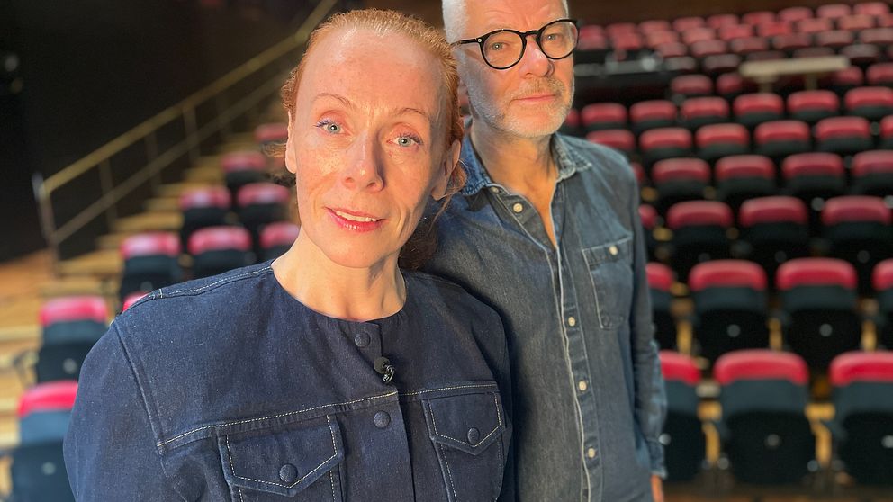 Satirisk nyhetsteater intar scenen | SVT Nyheter