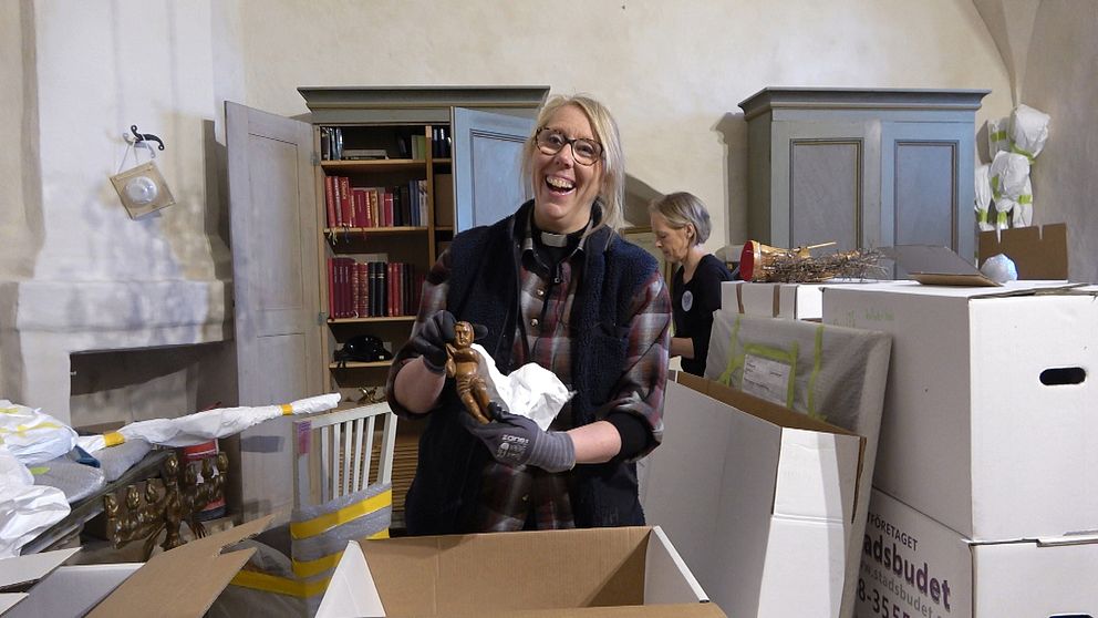 Nu öppnar Botkyrka kyrka igen: ”Himla glada” | SVT Nyheter
