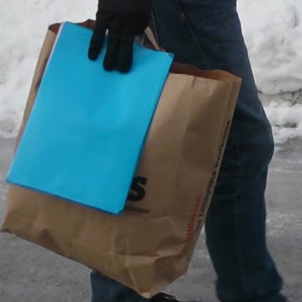 Välfärdsbedrägerier: Kronofogden driver in pengarna | SVT Nyheter