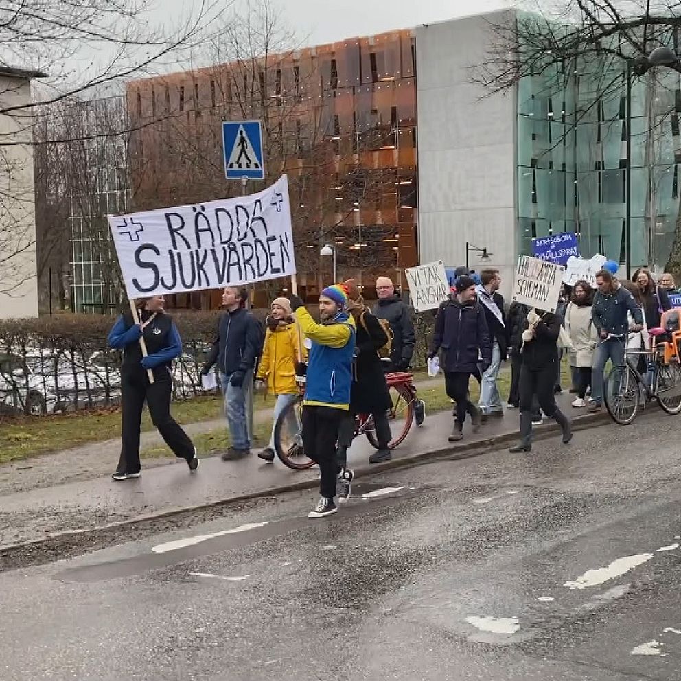 Demonstranter tågade mot Celsiustorget – efter Vårdförbundets blockad ...