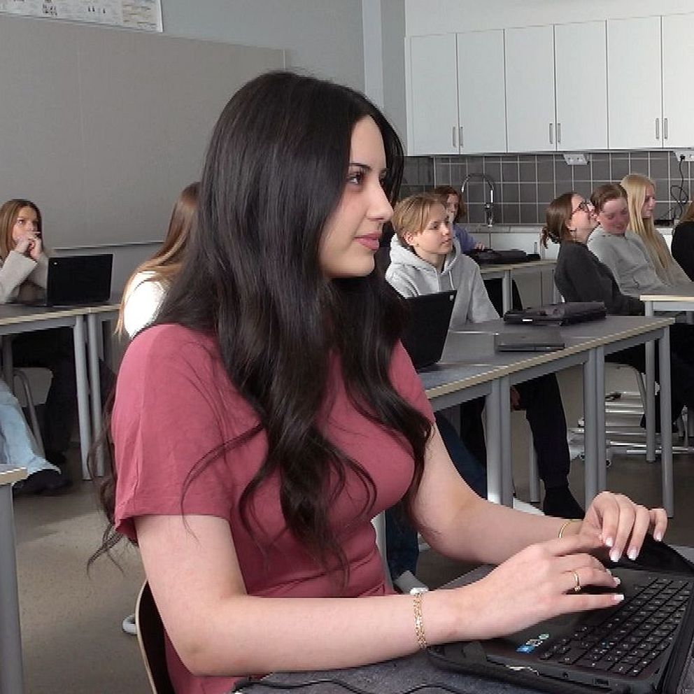 Inget paraknas för klass 8B – är svenska mästare i privatekonomi | SVT ...