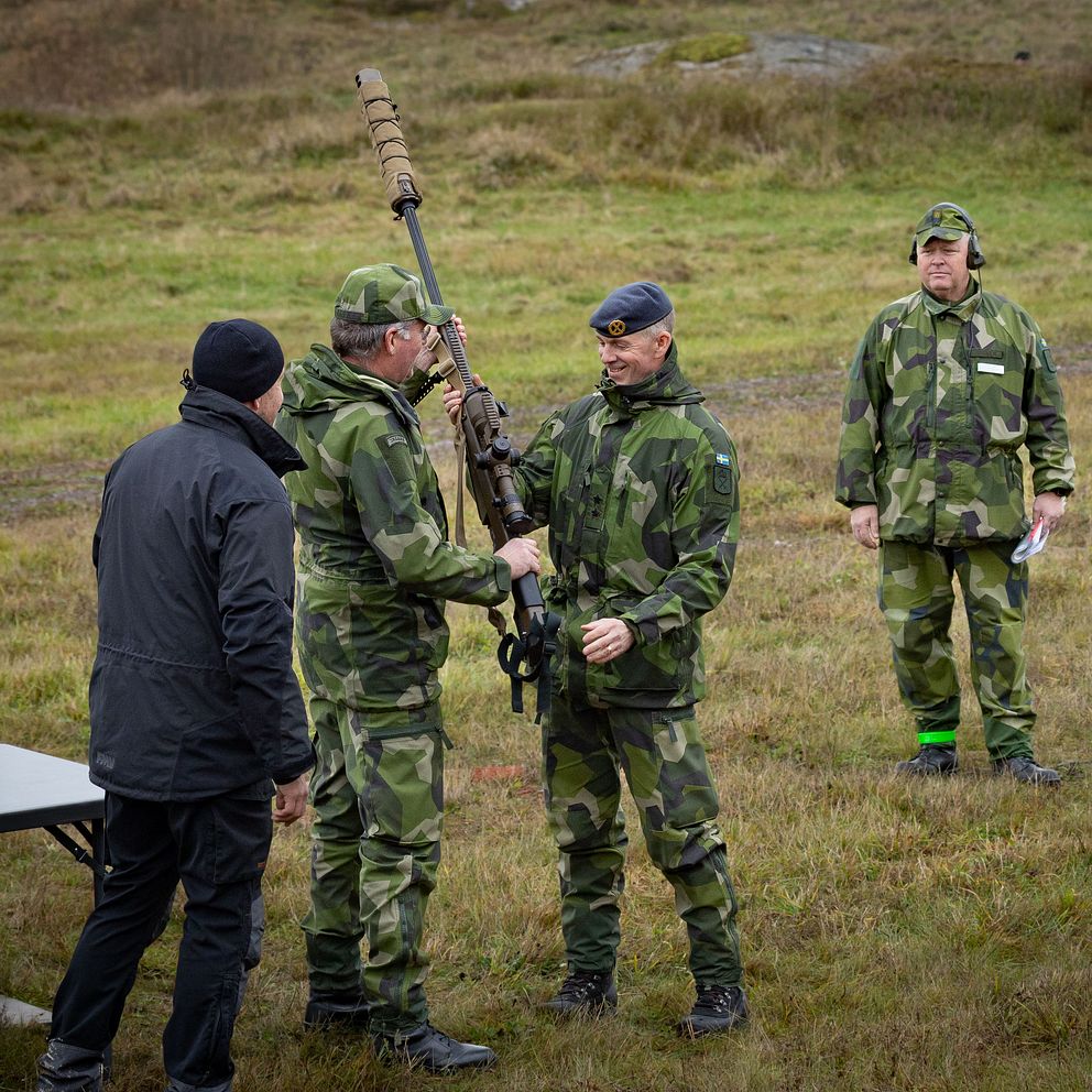 Här provskjuts militärens nya prickskyttegevär | SVT Nyheter