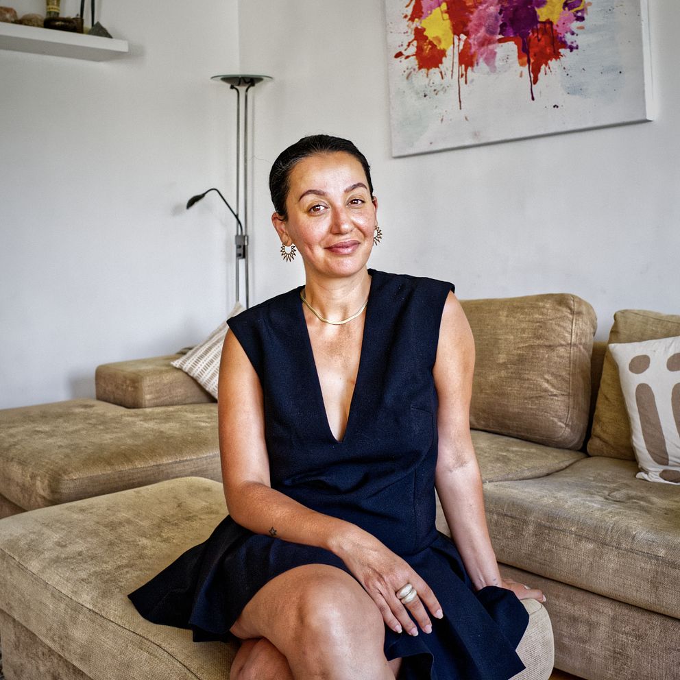 Sara födde två barn hemma: ”Kände mig inte trygg på sjukhuset” | SVT ...