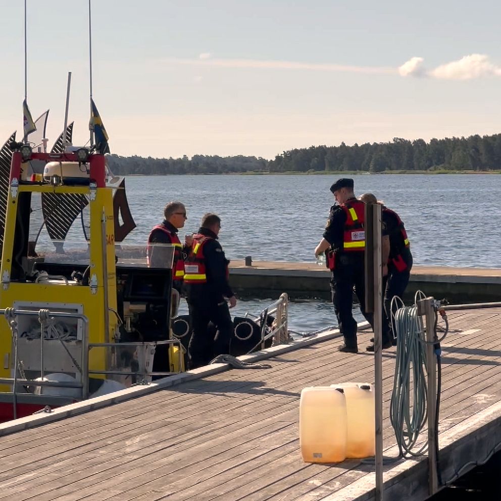 Tom segelbåt drev i havet – polisen söker försvunnen person | SVT Nyheter