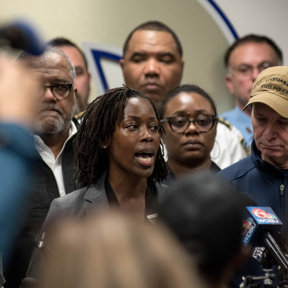 Biden: Misstänkt inspirerad av IS – Bil körde in bland nyårsfirare i ...