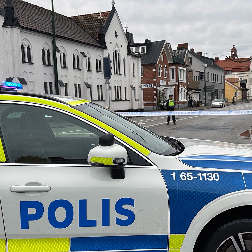 Restaurang på Limhamn avspärrad efter skotthål i fönster | SVT Nyheter