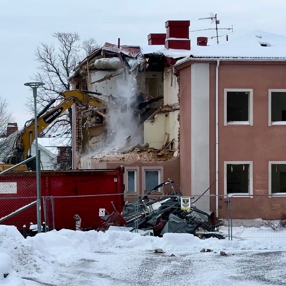 Trots invändningar – här rivs anrika skolbyggnaden i Katrineholm | SVT ...