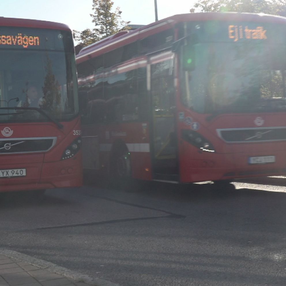 Kvinna avliden efter bussolycka i Jakobsberg | SVT Nyheter