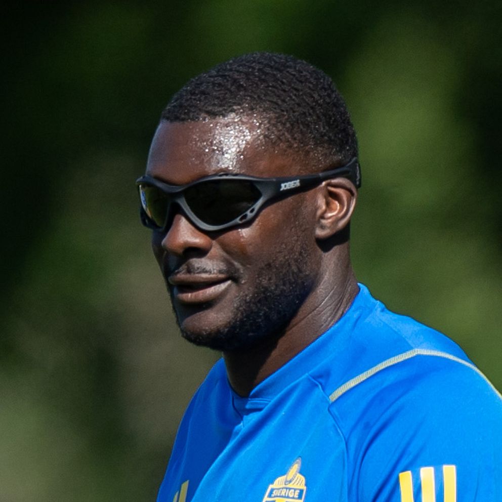 Fotboll: Ken Sema i solglasögon på landslagsträningen: ”Har en ny stil ...