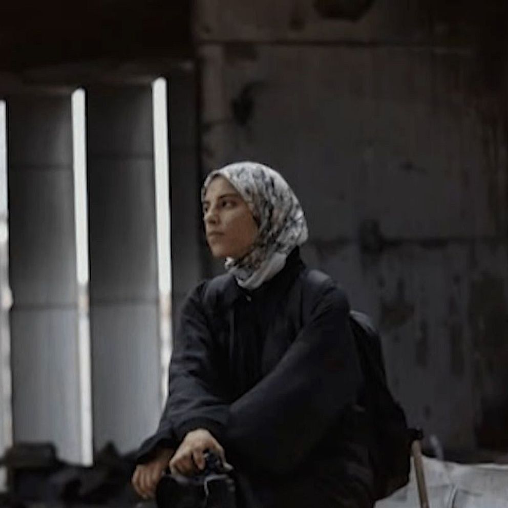 Palestinska fotojournalisten Fatima Hassouna dödad | SVT Nyheter