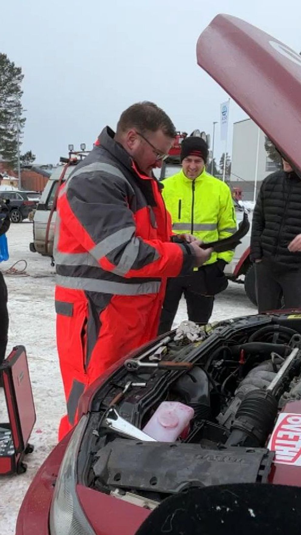 Skrotbilar på väg genom Västernorrland – Flemming tröttnar aldrig på ...