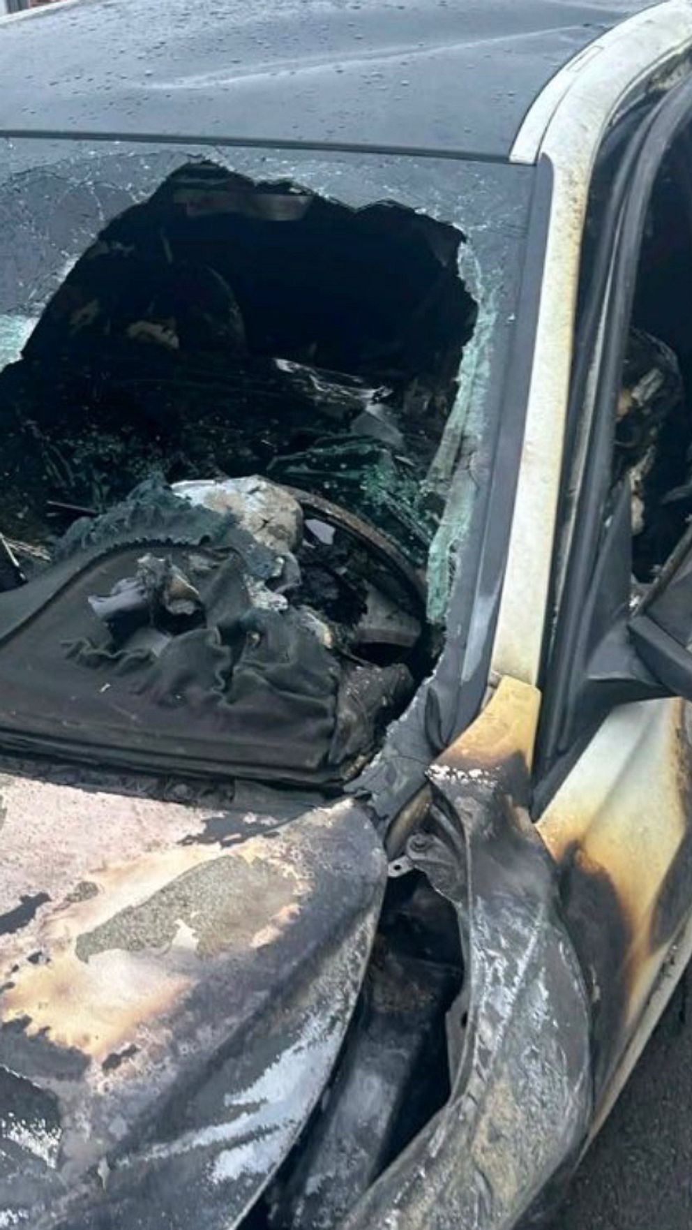 Johanna såg sin son på olycksplatsen – hade räddats ur brinnande bil: ”Otäckt” | SVT Nyheter