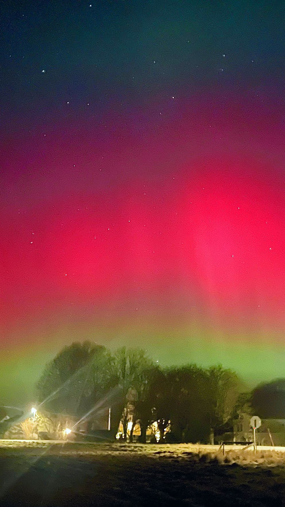 Därför ser vi norrsken just nu – här är bilderna från Halland | SVT Nyheter