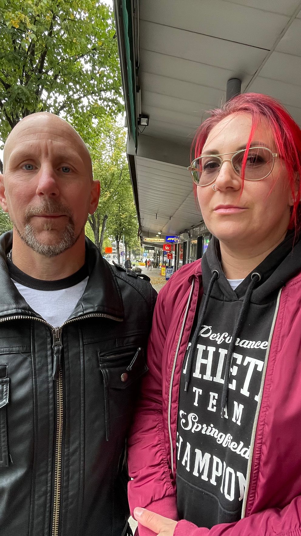 Paret tog hand om skottskadad flicka: ”Hon ville ringa sina föräldrar ...