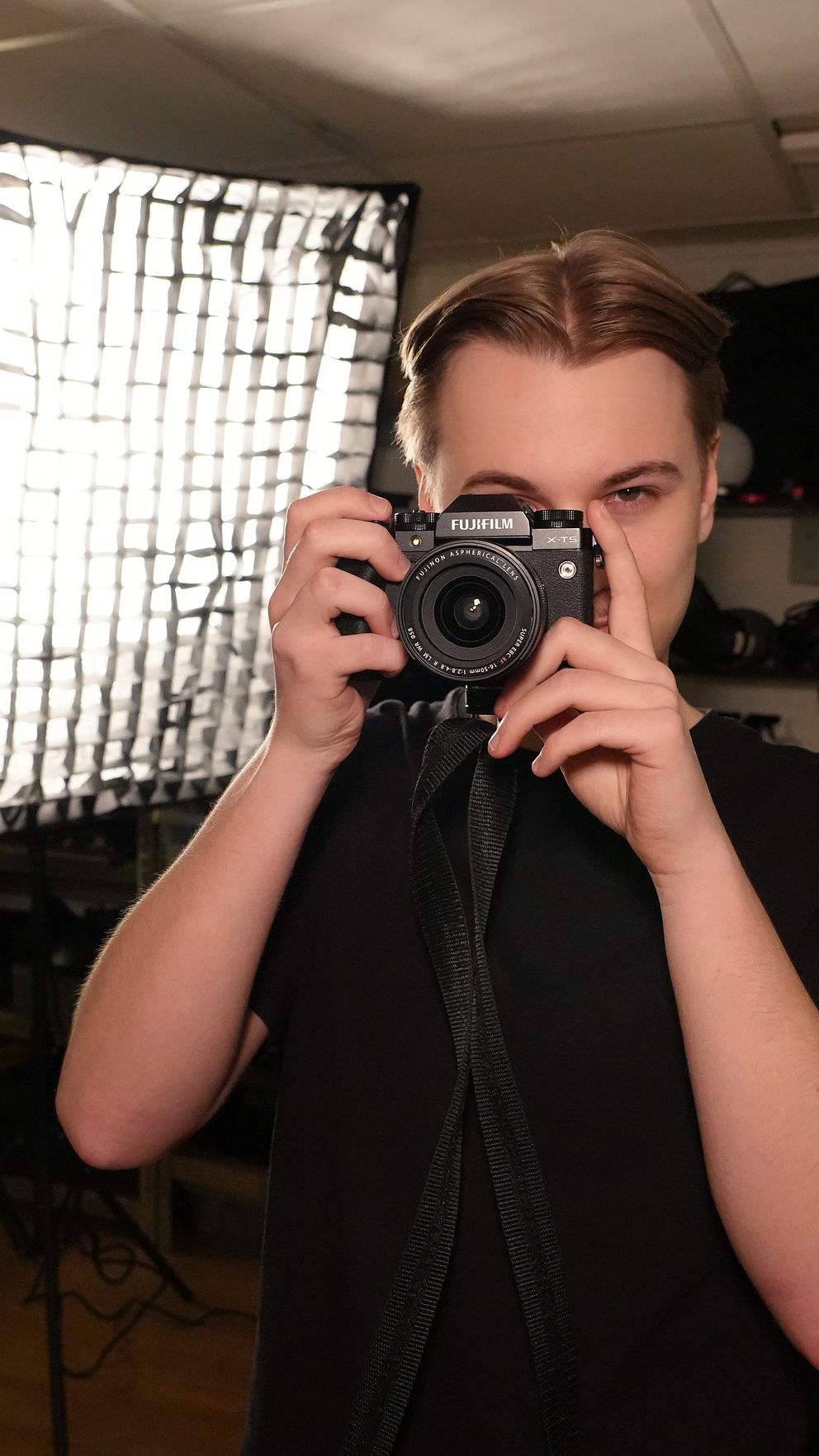 Sandvikens unga bryter isolering med fotoprojekt | SVT Nyheter