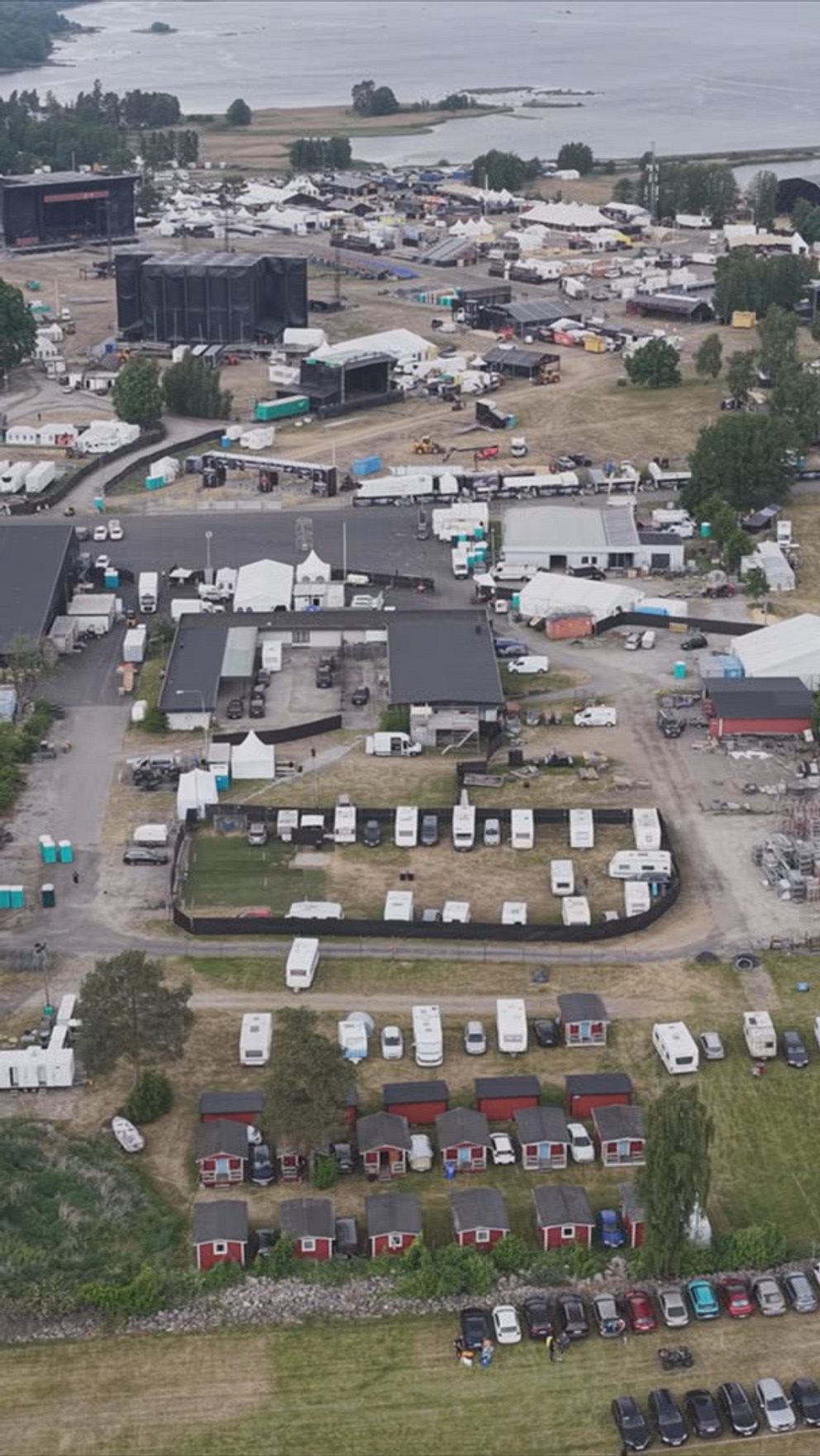 Här växer festivalen fram – se Sweden Rock från ovan | SVT Nyheter