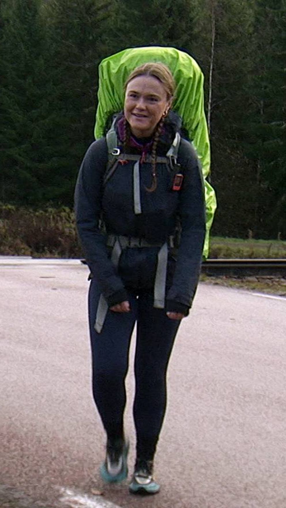 Kit, 30, var hemlös och drogberoende – nu vandrar hon för att rädda ...