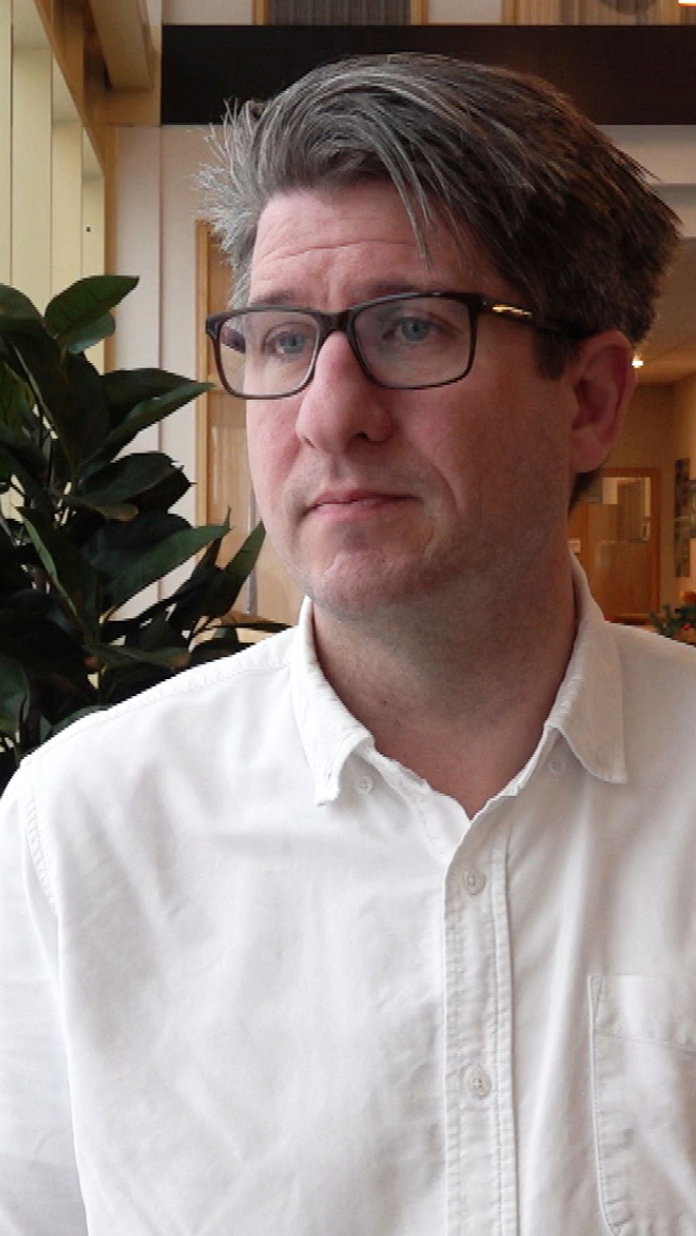 Kaj, 80 år, blev lämnad i kylan – så svarar Hallandstrafiken | SVT Nyheter