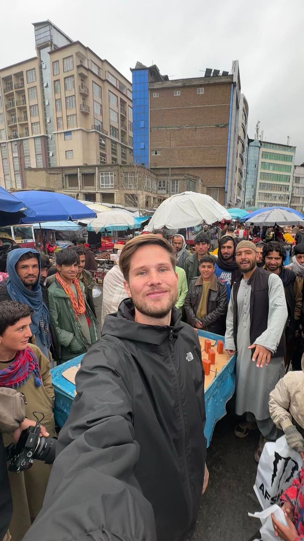 Oväntade upptäckten på Chalmers – stickat tyg skyddar mot oväder | SVT ...