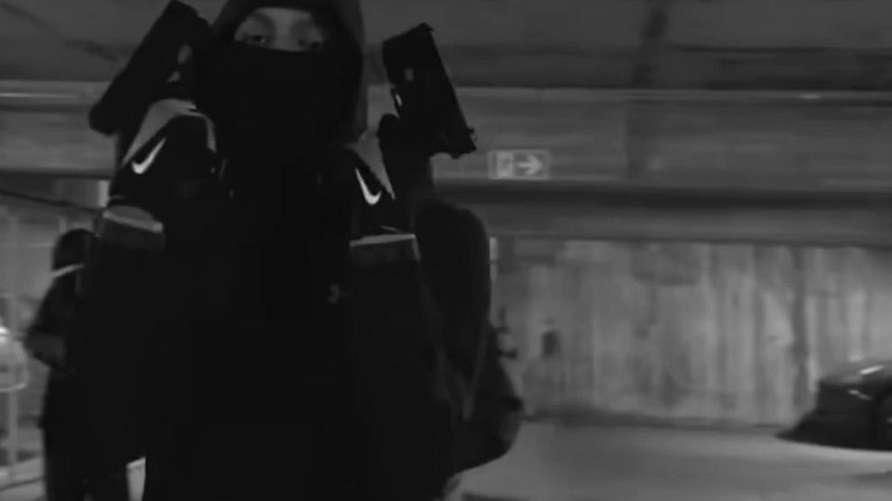 Rapparen Hezzy döms i hovrätten för mordplaner | SVT Nyheter