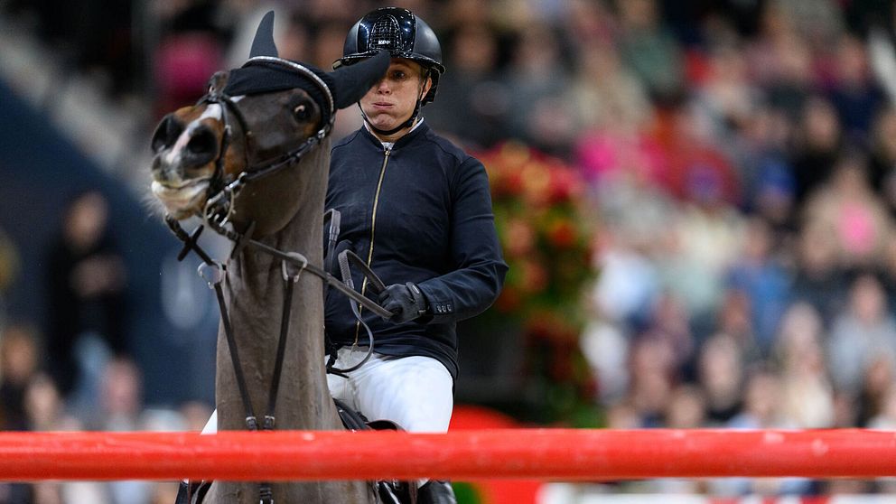 Erika Lickhammer-Van Helmond rider rätt i hindret Göteborg Horse Show ...