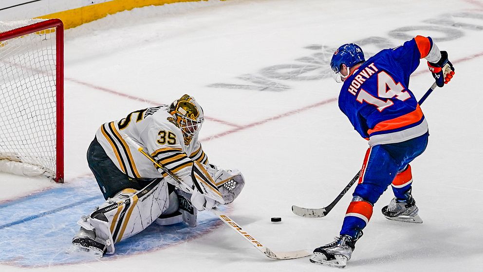 Ishockey: Linus Ullmark hyllas efter ”största segern i år” | SVT Sport