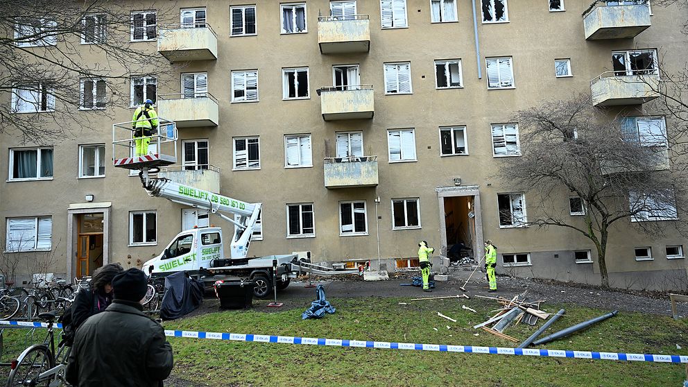 Kraftig explosion i södra Stockholm | SVT Nyheter