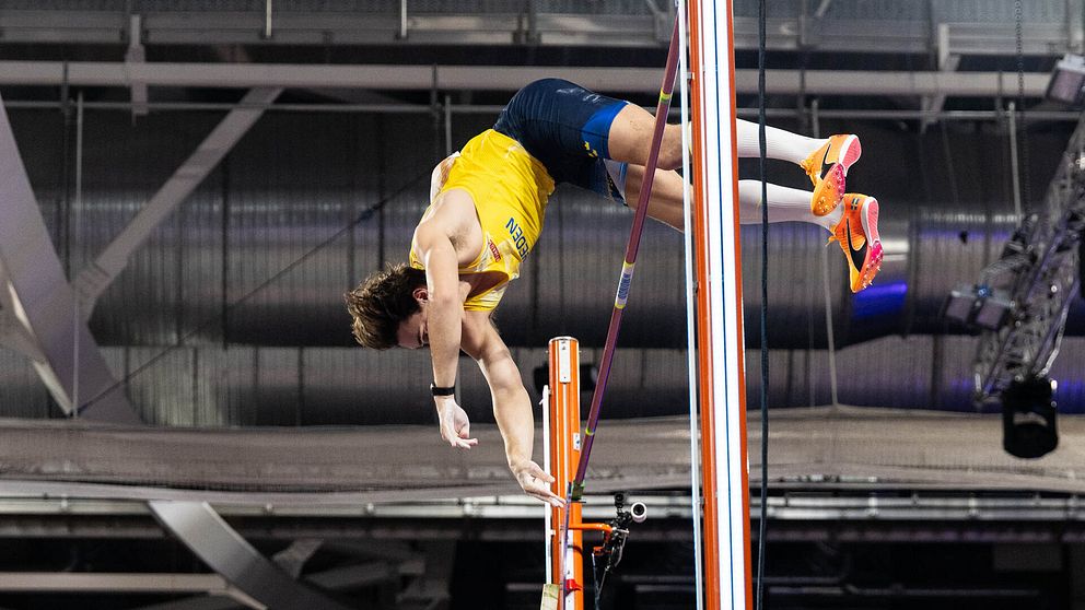Armand Duplantis satte nytt världsårsbästa med 6,05 meter | SVT Nyheter